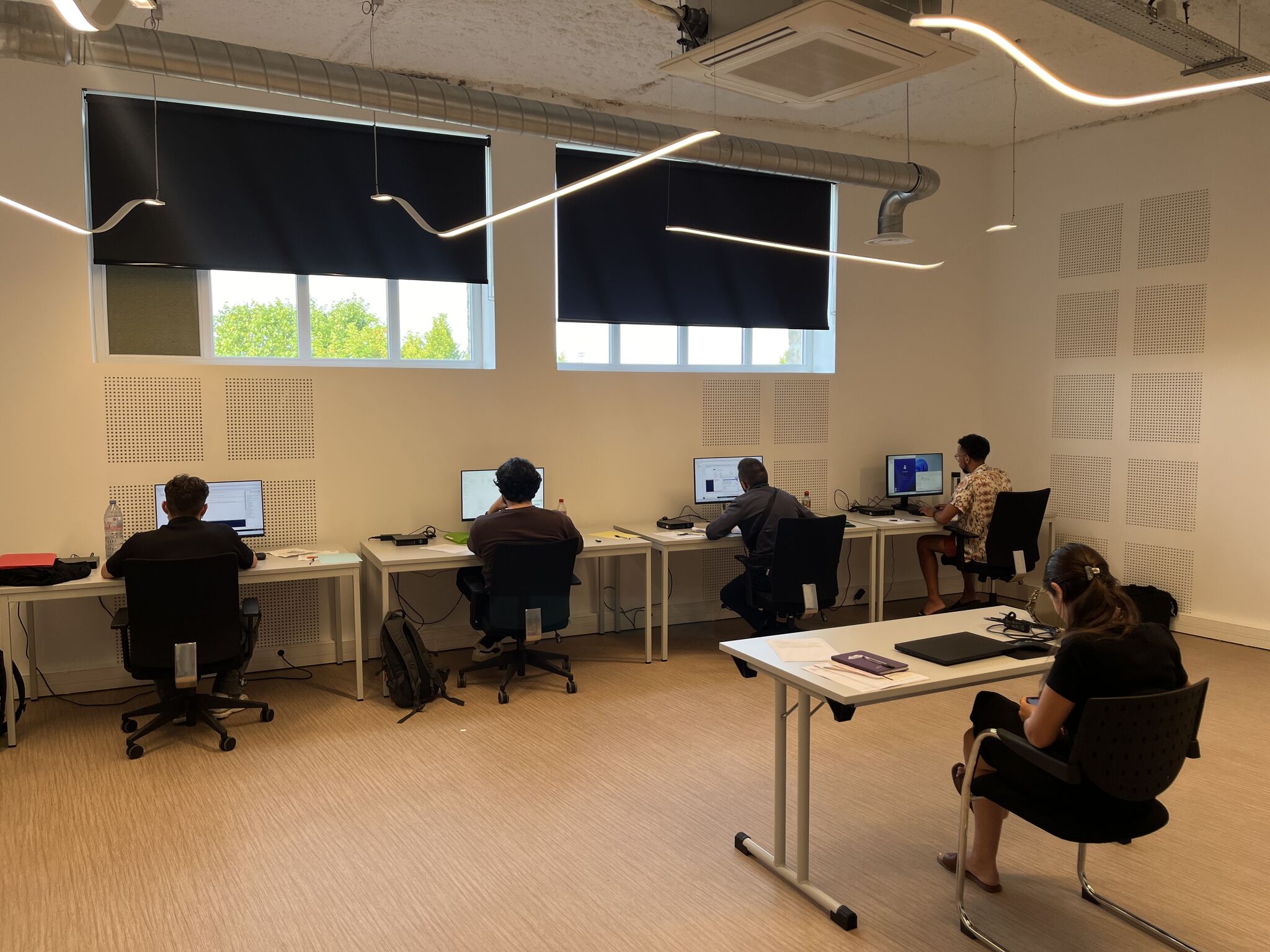 La promotion TSSR 2023/2024 passe ses examens au campus de Reims - Effor Group